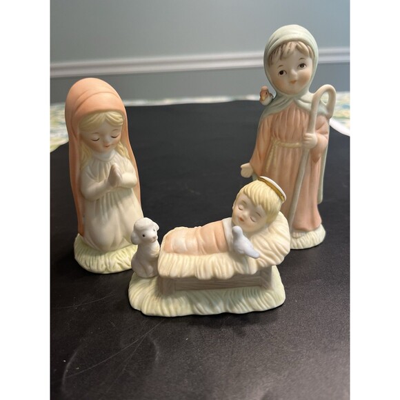 Lefton | Holiday | Lefton Christopher Collection Away In The Manger ...